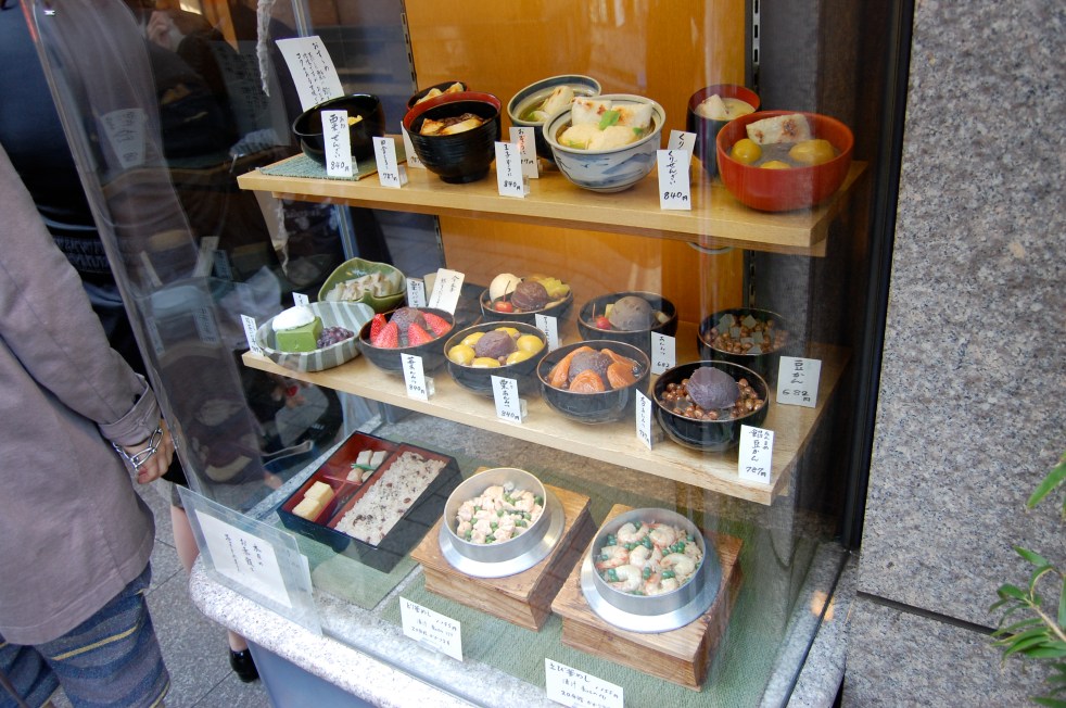 Kinozen in Kagurazaka 神楽坂の紀の善 – Food Sake Tokyo
